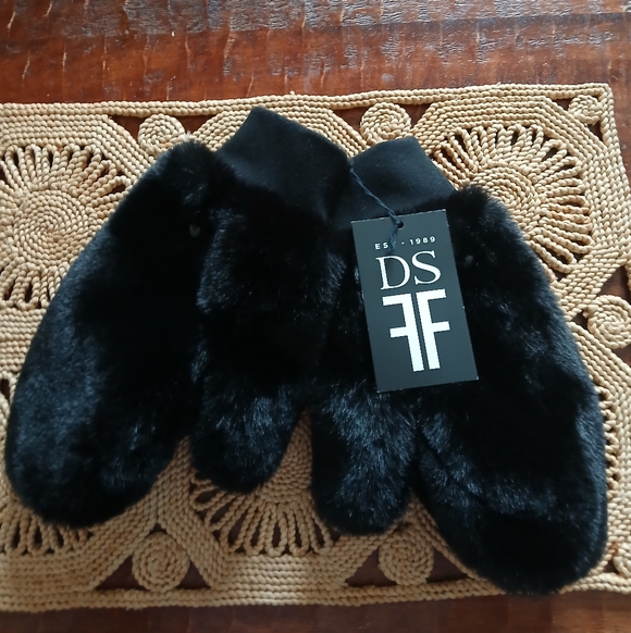 Fabulous Furs | Accessories | Fabulous Furs Black Mittens | Poshmark